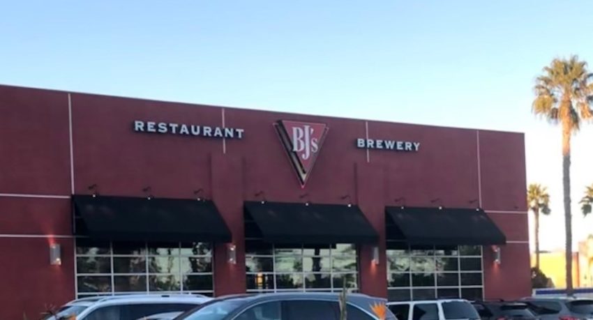 What Payment Options Are Available at BJ's Restaurant and Brewhouse?